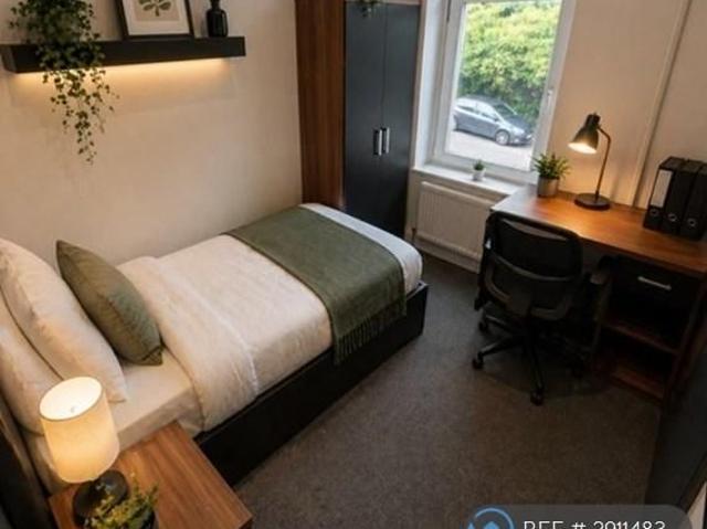 5 bedroom terraced house to rent