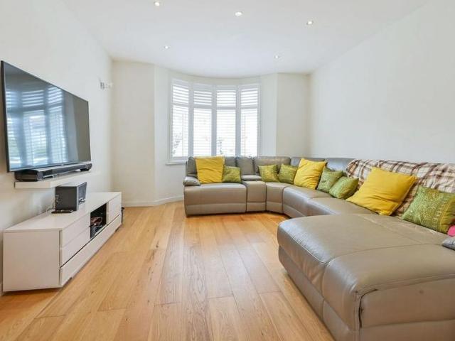 5 bedroom terraced house to rent