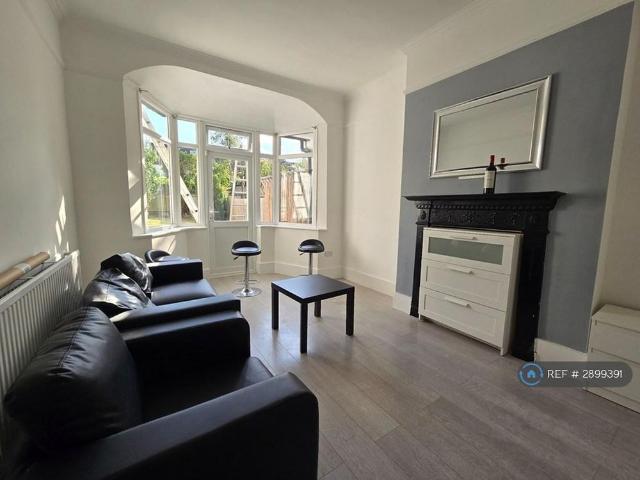 5 bedroom terraced house to rent