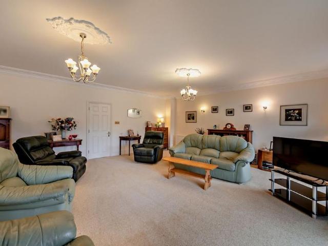 5 bedroom terraced house to rent