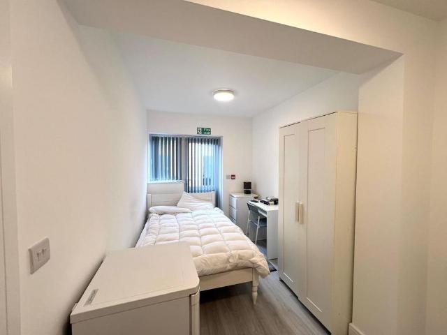 5 bedroom terraced house to rent