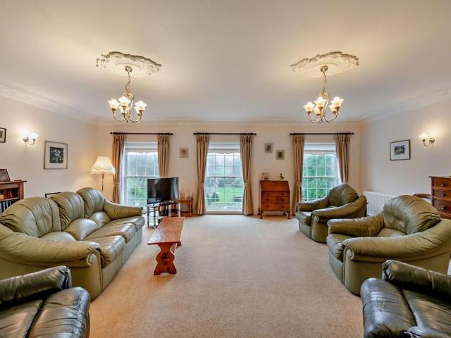 5 bedroom terraced house to rent