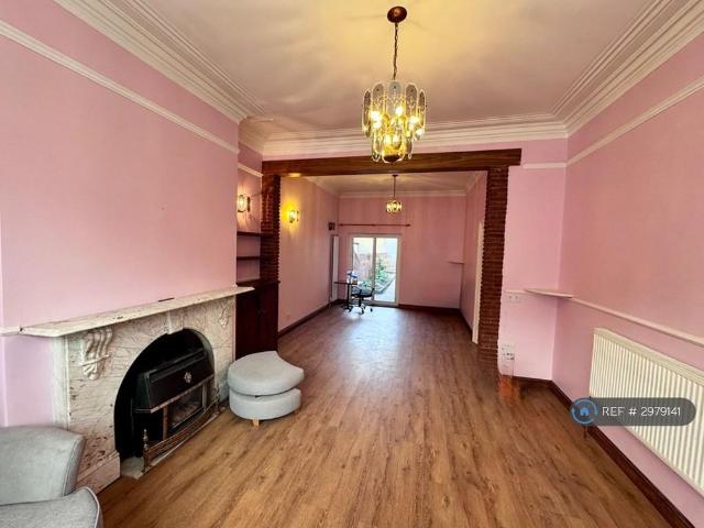 5 bedroom terraced house to rent