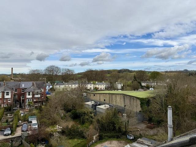 5 bedroom terraced house to rent