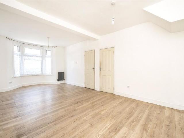 5 bedroom terraced house to rent