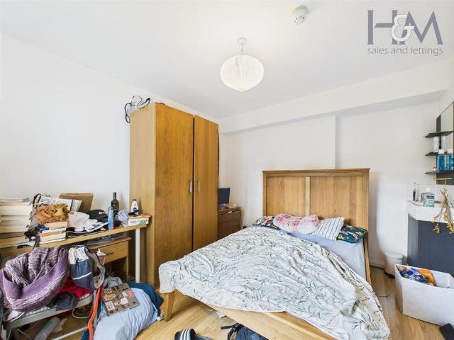 5 bedroom terraced house to rent