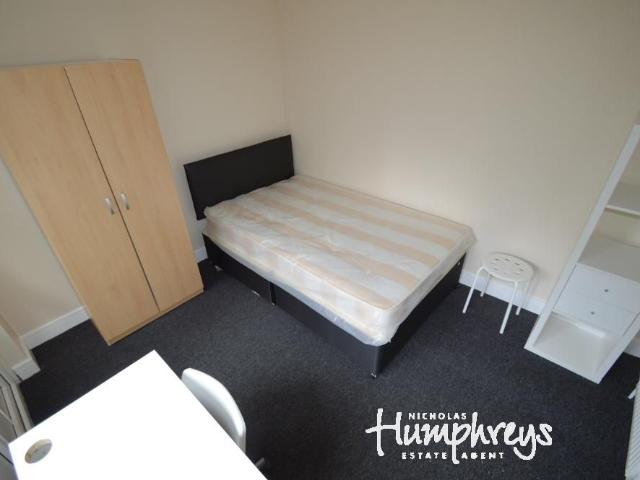 5 bedroom terraced house to rent