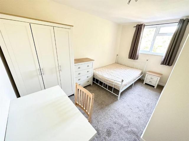 5 bedroom terraced house to rent