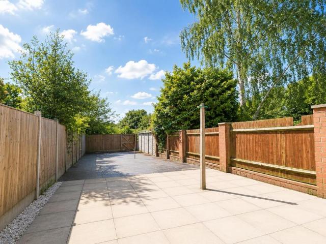 5 bedroom terraced house to rent