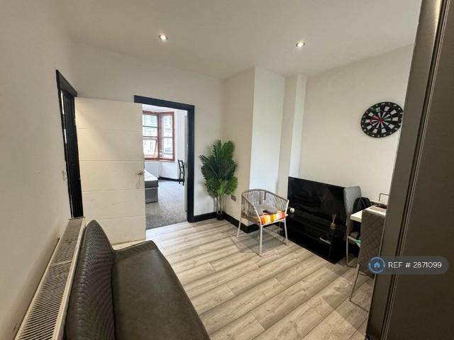 5 bedroom terraced house to rent
