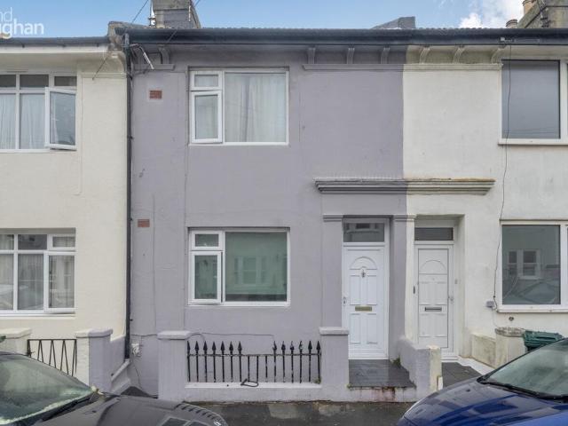 5 bedroom terraced house to rent