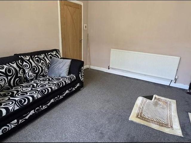 5 bedroom terraced house to rent