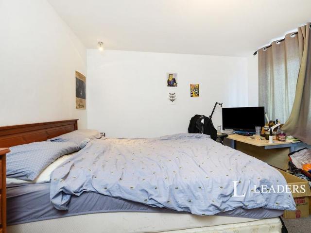 5 bedroom terraced house to rent
