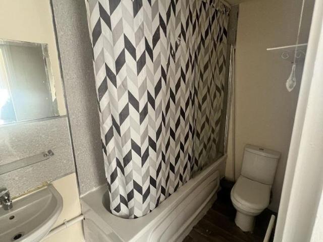 5 bedroom terraced house to rent