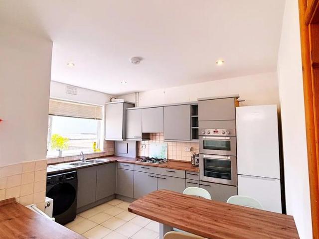 5 bedroom terraced house to rent