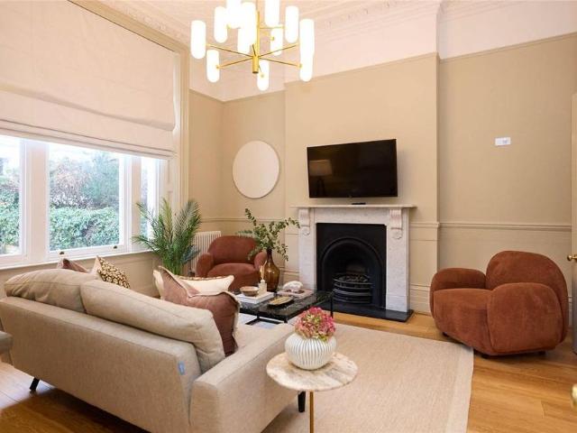 5 bedroom terraced house to rent