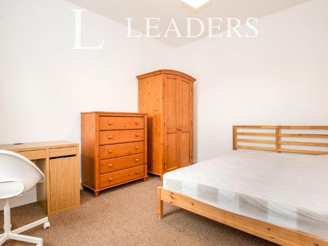 5 bedroom terraced house to rent