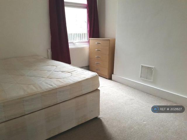 5 bedroom terraced house to rent