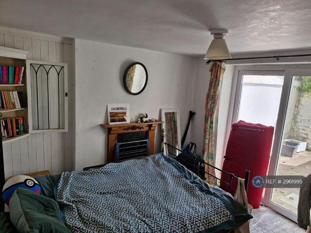 5 bedroom terraced house to rent