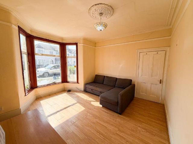 5 bedroom terraced house to rent