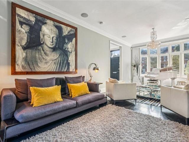 5 bedroom terraced house to rent