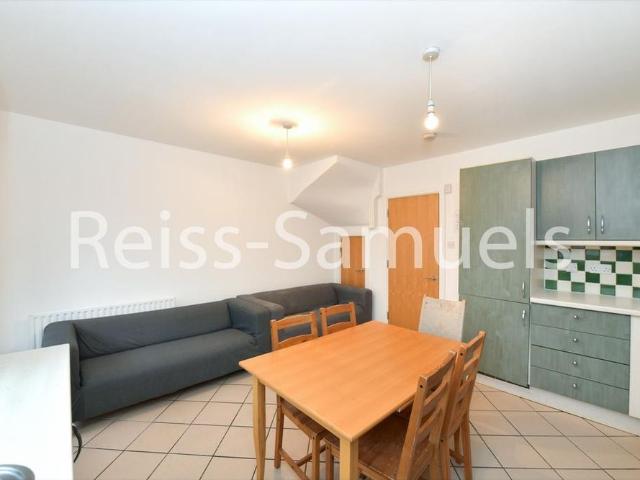5 bedroom terraced house to rent