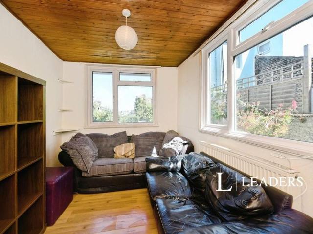 5 bedroom terraced house to rent