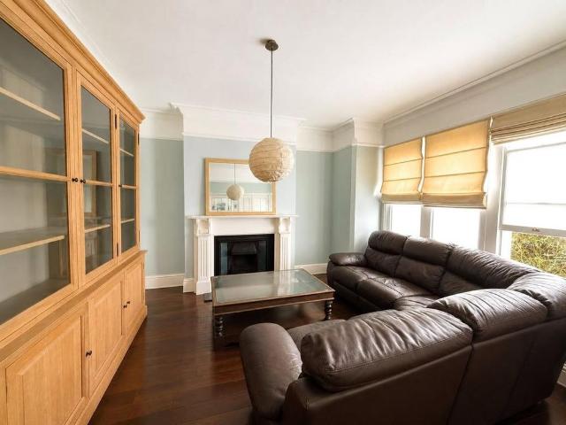 5 bedroom terraced house to rent