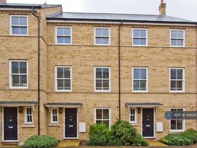 5 bedroom terraced house to rent