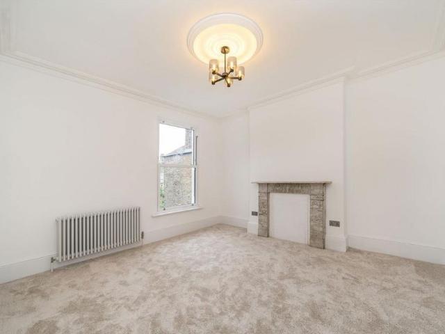 5 bedroom terraced house to rent