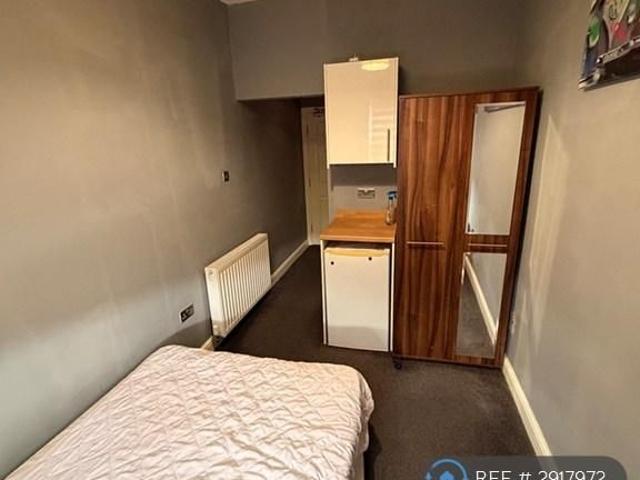 5 bedroom terraced house to rent