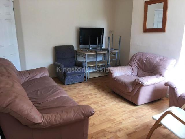 5 bedroom terraced house to rent