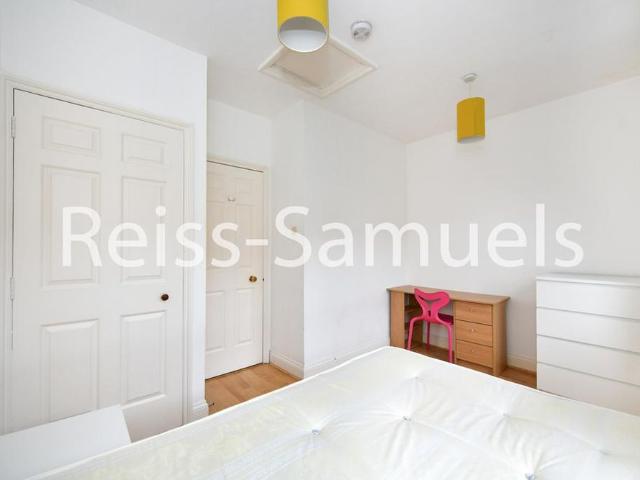 5 bedroom terraced house to rent