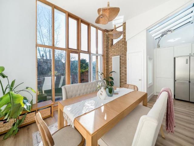 5 bedroom terraced house to rent