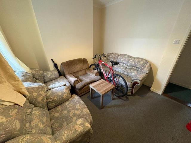 5 bedroom terraced house to rent