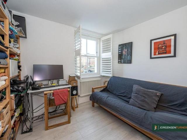 5 bedroom terraced house to rent