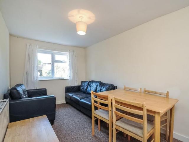 5 bedroom terraced house to rent