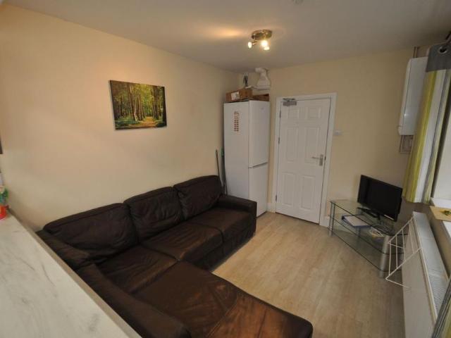 5 bedroom terraced house to rent