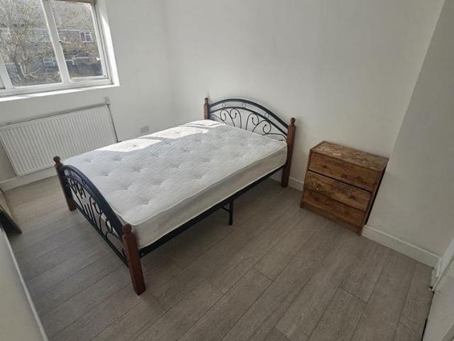 5 bedroom terraced house to rent