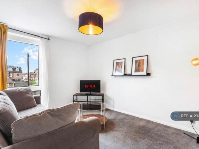5 bedroom terraced house to rent