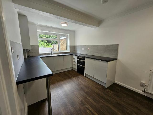 5 bedroom terraced house to rent