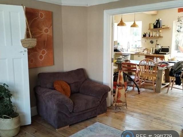 5 bedroom terraced house to rent