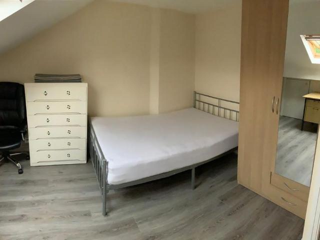 5 bedroom terraced house to rent
