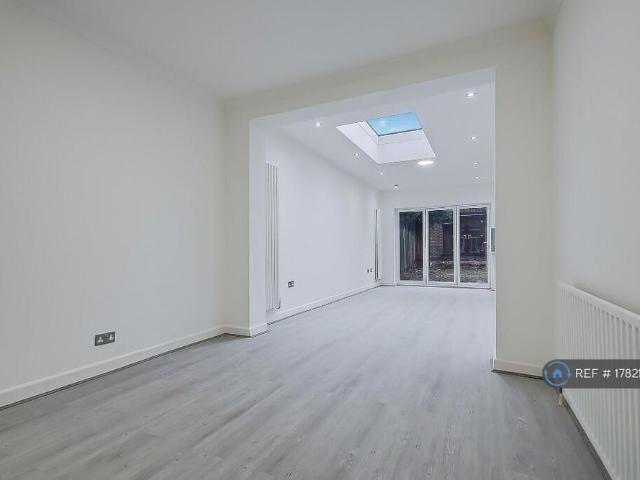5 bedroom terraced house to rent