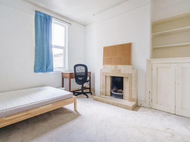 5 bedroom terraced house to rent