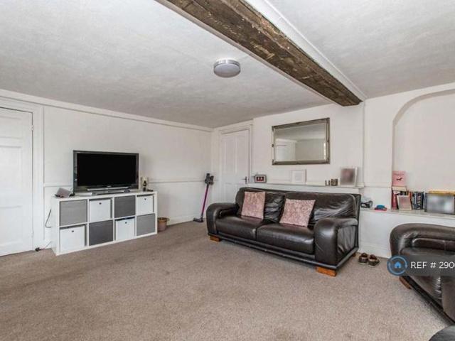 5 bedroom terraced house to rent