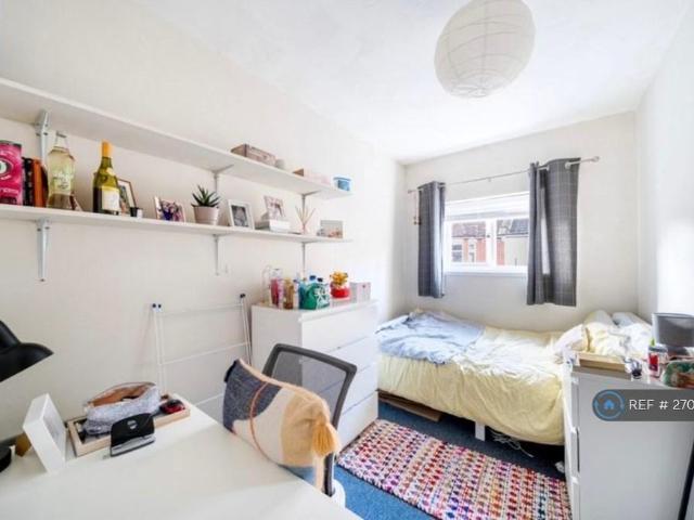 5 bedroom terraced house to rent
