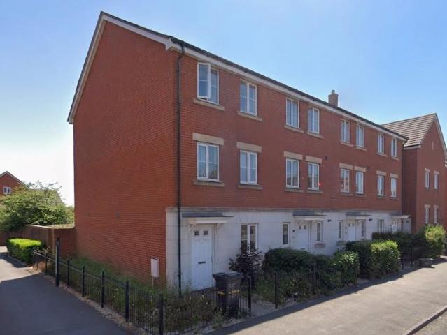 5 bedroom terraced house to rent