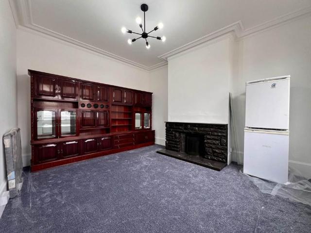 5 bedroom terraced house to rent