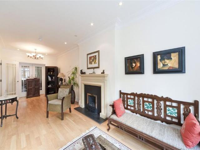 5 bedroom terraced house to rent